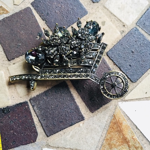 Heidi Daus | Jewelry | Heidi Daus Signature Swarovski Wagon Brooch ...